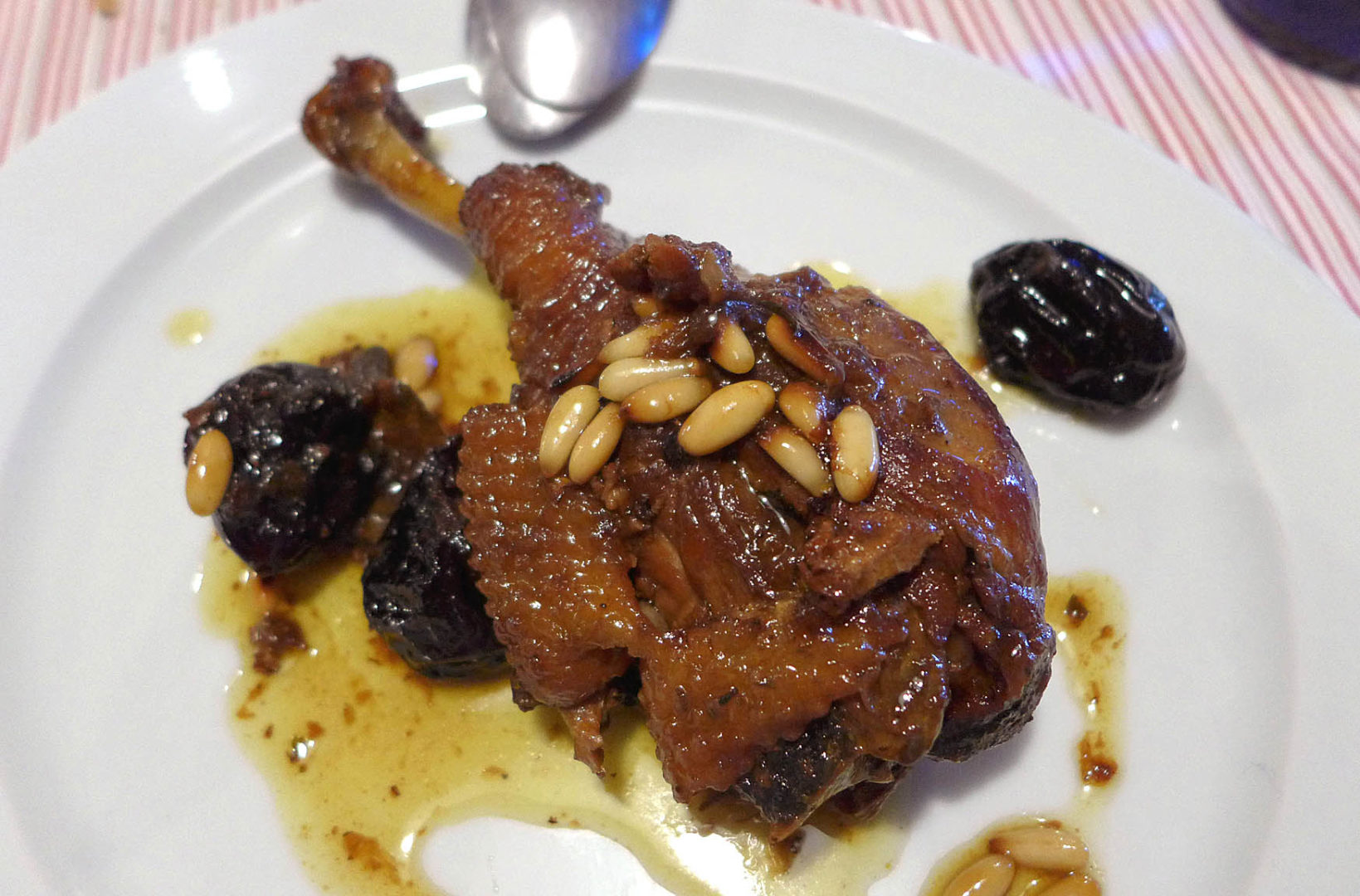 Pollo con Ciruelas y Piñones | Receta e ingredientes